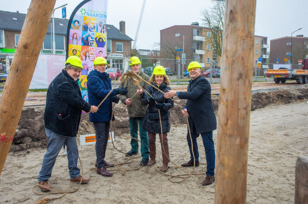 Eerste paal appartementencomplex Prinses Beatrixhof - Woningstichting Naarden